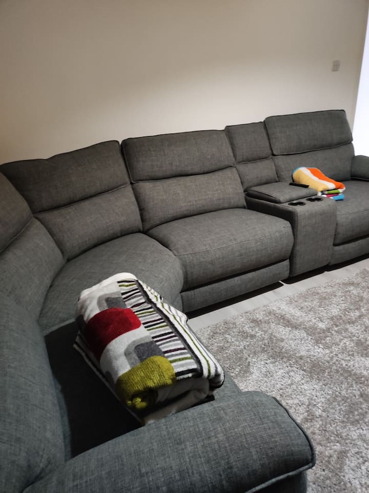 Modern Room In East Kilbride. - East Kilbride