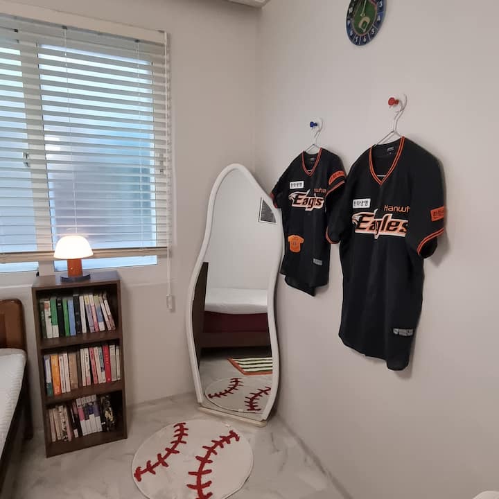 102호, 야구컨셉단독주택, 빔프로젝터,복터 도보 10분, 대전Ic 차량 1분
침대2 - Daejeon