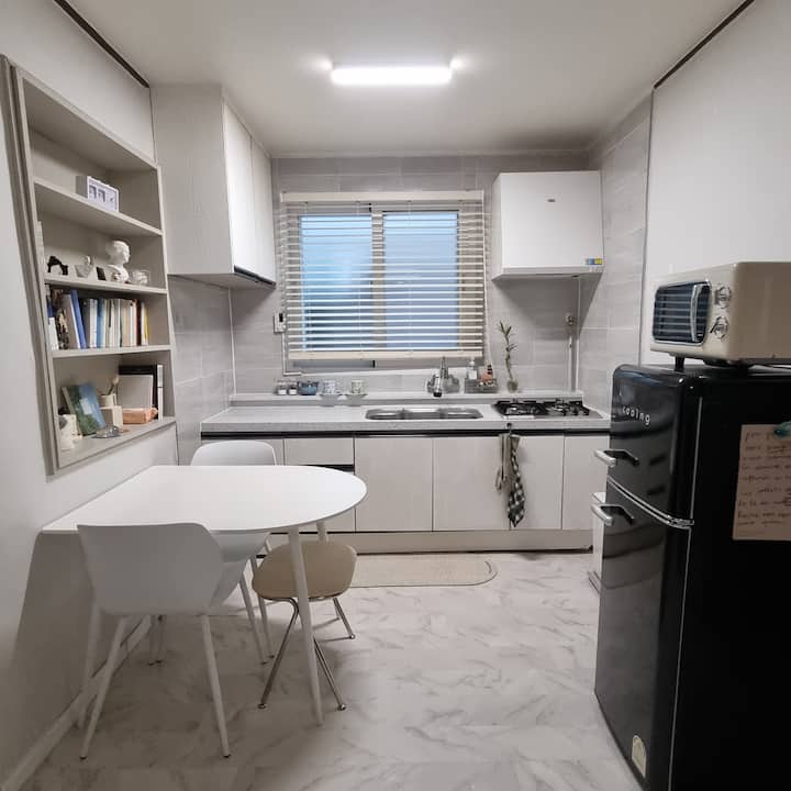 102호, 단독주택, 빔프로젝터,복터 도보 10분, 대전Ic 차량 1분
침대2 - Daejeon