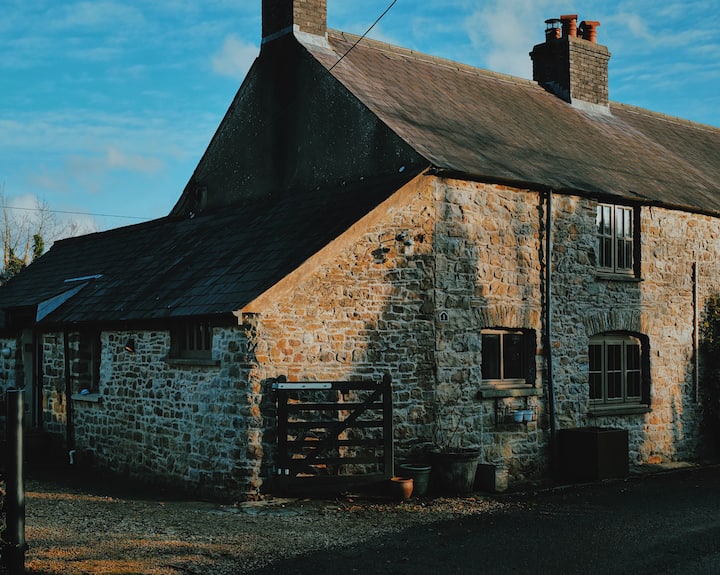 Charming Old Stone Cottage In Welsh Countryside - Llandeilo