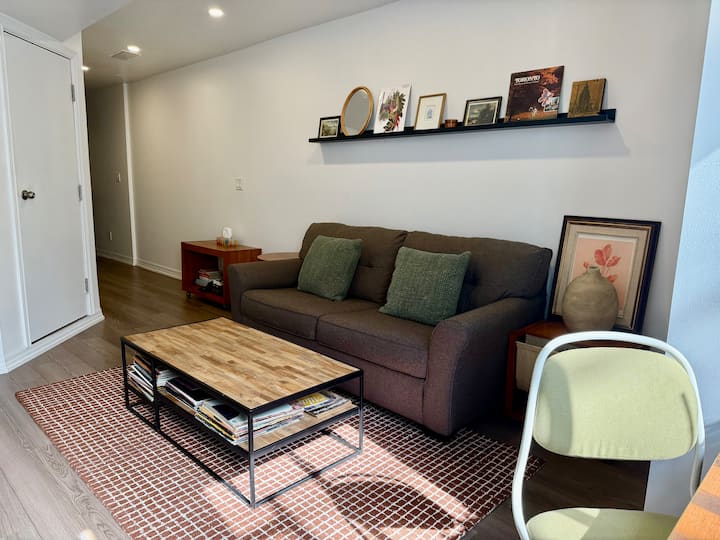 Private 1-bedroom Suite - Toronto