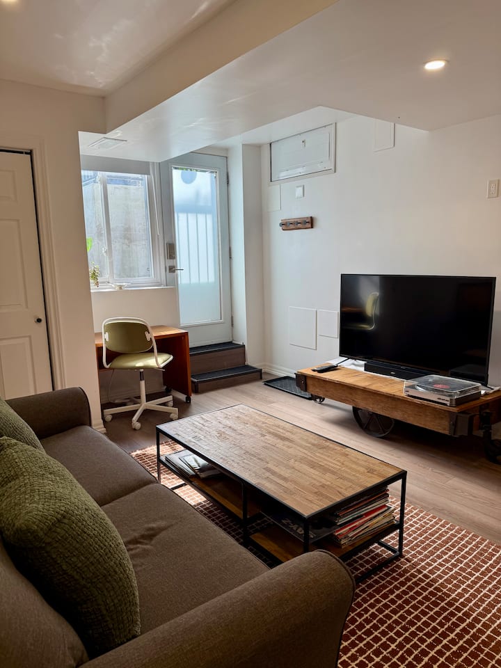 Private 1-bedroom Suite - Toronto