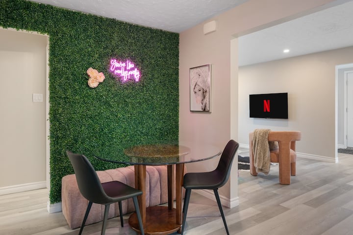 2br Unique House W/ Arcade Room - モンクトン