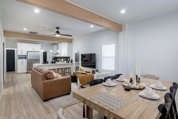 Home W Mountain Views • Outdoor Fire Pit & Griddle - El Paso, TX