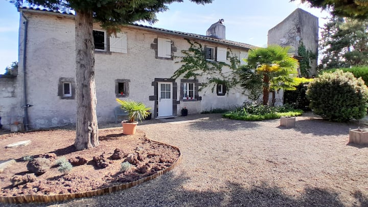 Gîte De Charme, Calme Au Pied Des Volcans - Riom
