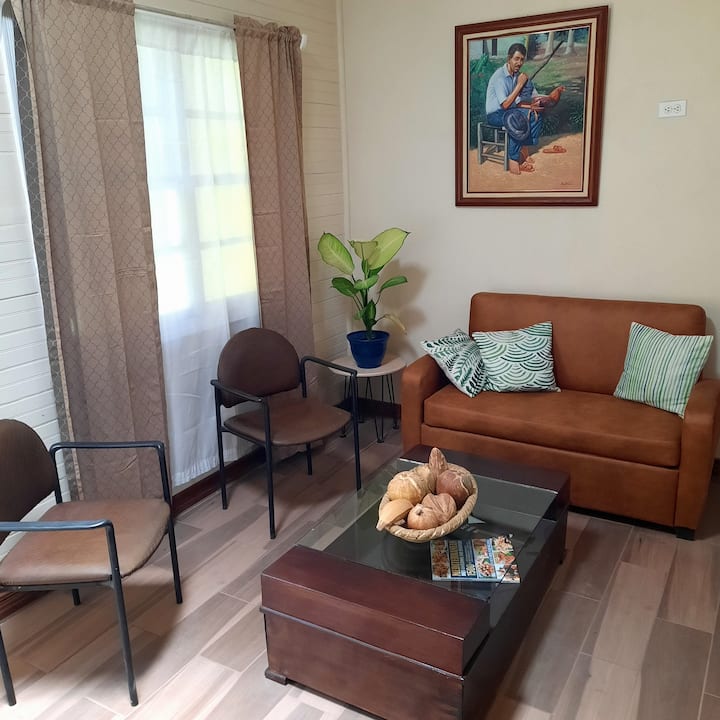 Safe And Convenient Oasis: Min To Airport/wifi - 