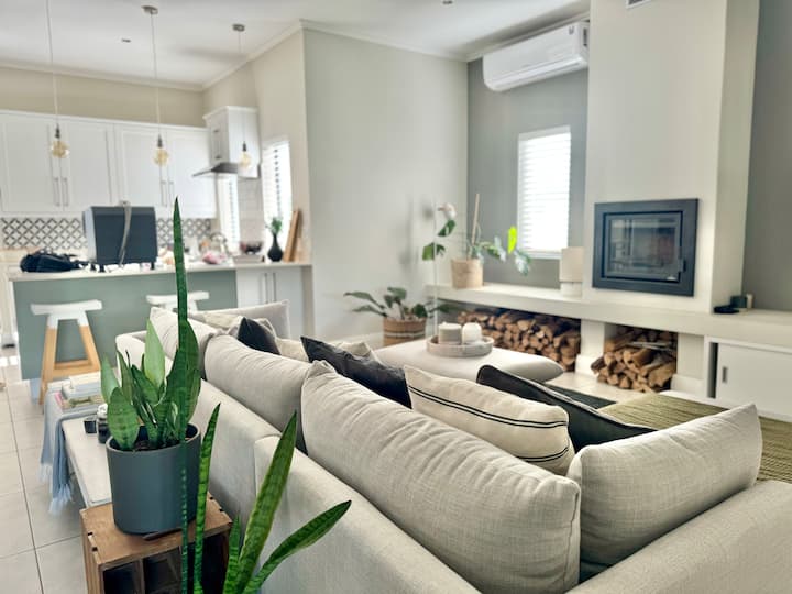 Spacious Cosy Home With Mountain View - Somerset West