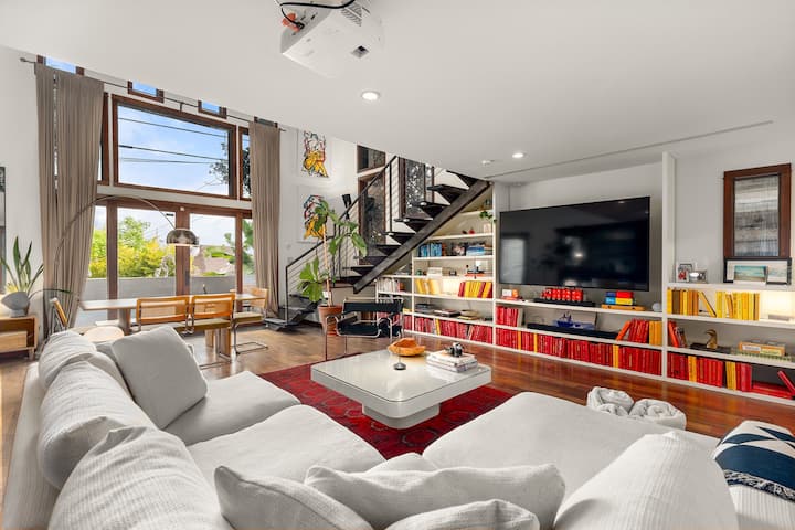 Director’s Hideaway In The Hollywood Hills - Burbank, CA