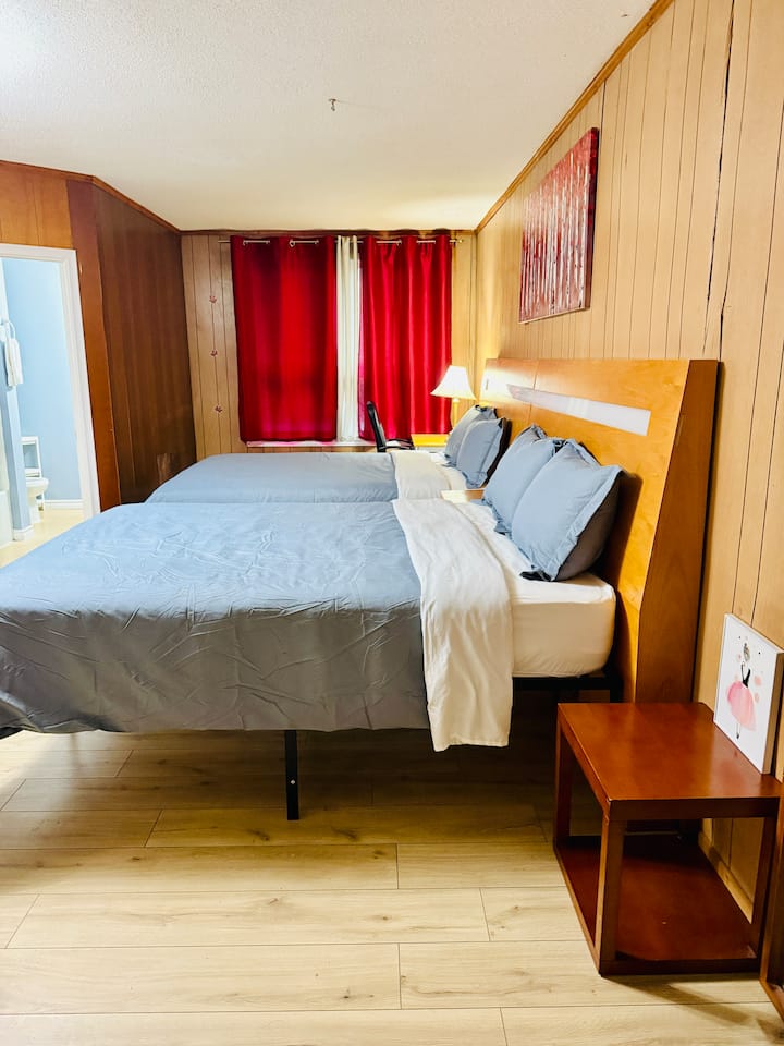 Lovely Motel Room - Gravenhurst