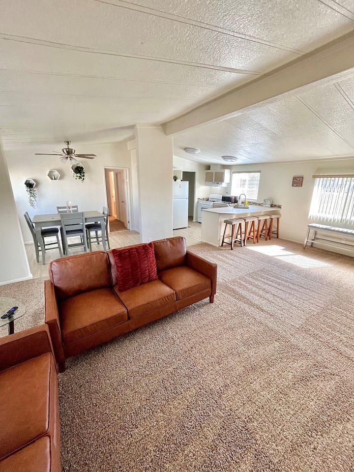 Private Vacation Home!
10min To Fremont/strip - North Las Vegas, NV