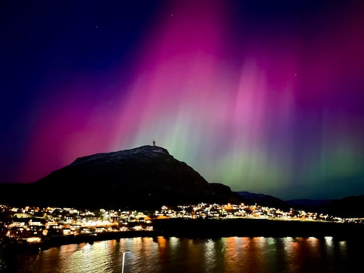 Fantastisk Familiehus Med Nordlys Og Fjordutsikt - Hammerfest