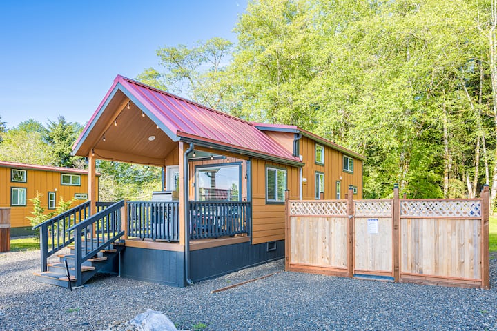 Rainforest Tiny Home Retreat: Farmhouse - Forks, WA