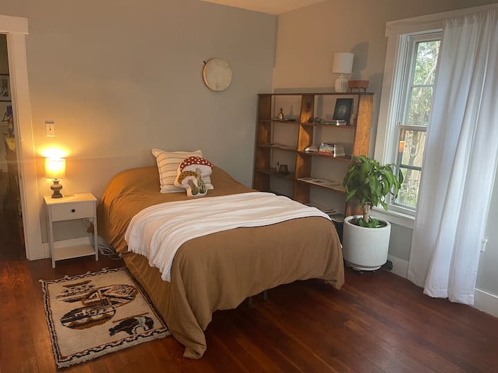 Cozy Room In Brattleboro - Brattleboro, VT
