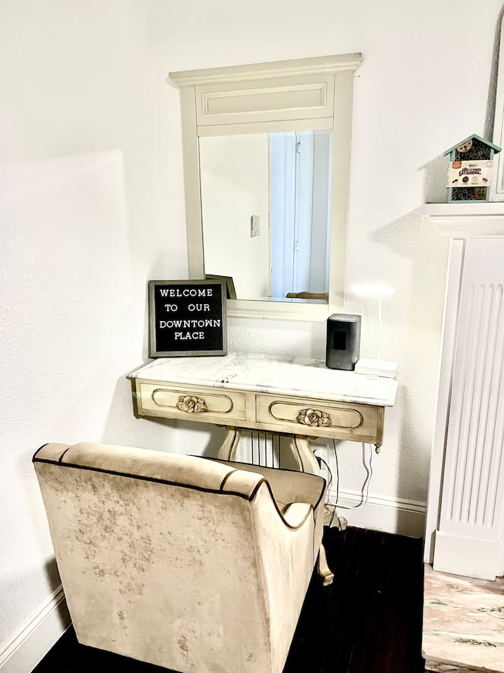 Private Entry Suite With Own Bath & Kitchenette Fp - Las Vegas, NV