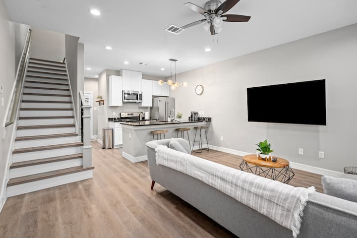 Newly Built 2-story Townhome: Single Master Suite - Houston, TX