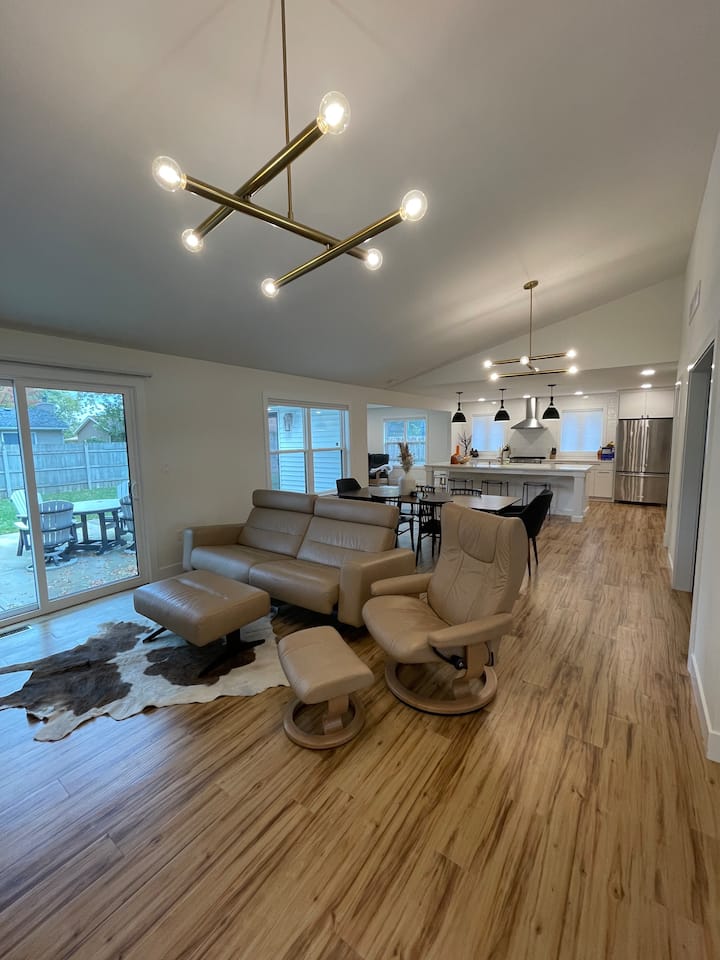 Urbanaluxe
Modernexecutivehome - Urbana, IL