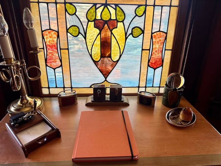 Historic Detroit Downtown 3-1 Flat Private Balcony - Grosse Pointe, MI