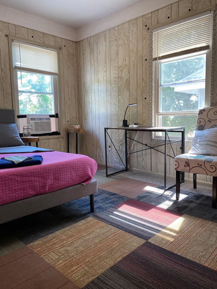 A Cozy Room In A House Facing The Park - Highland