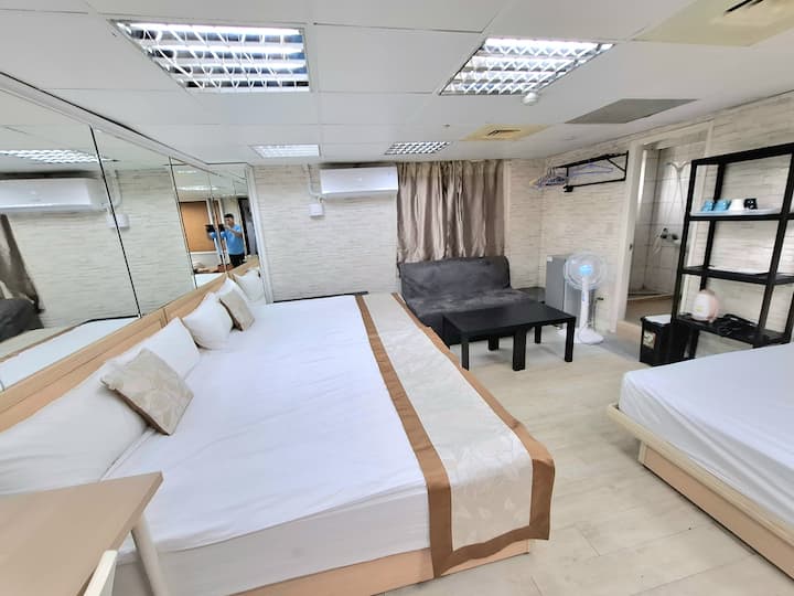 台北車站步行6分/西門町步行12分/洗衣機/4大床+1沙發床 - Taipei