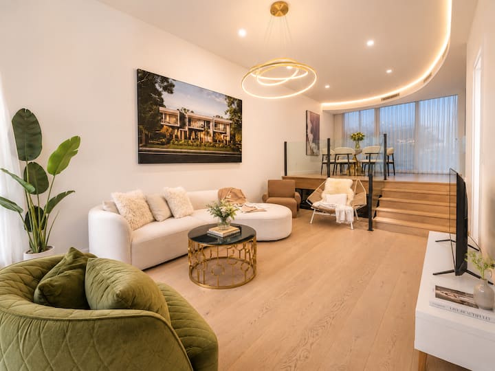 Syd South Modern 5br Haven | Walk To Shop & Train - Bundeena