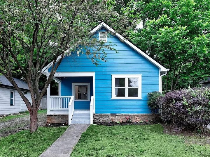 Edgewood Blue Bungalow (Whole House) - Atlanta, GA