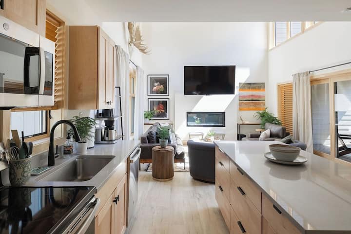 Adk Modern · Lake Everest · Whiteface · Sleeps 8 - Adirondack Mountains