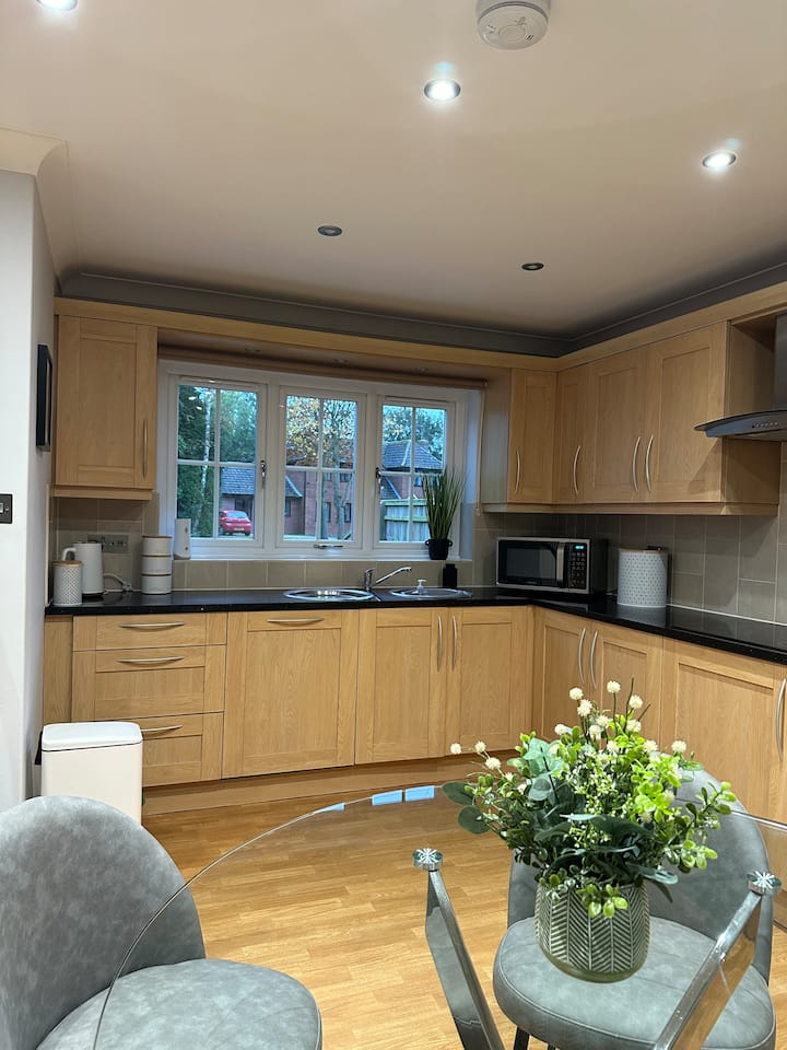 The Nook- Charming 3-bed Detached House. - Spalding, UK