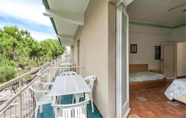 1 Bedroom Beautiful Apartment In Cattolica - Cattolica