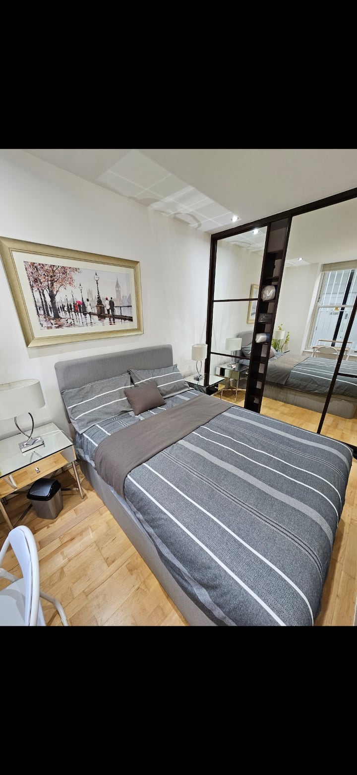 Spacious Cosy One Bedroom Apartment - London