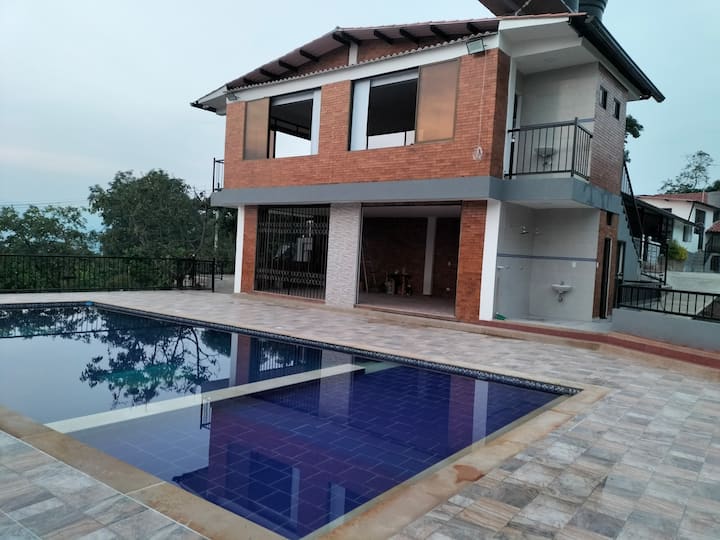 Hermosa Finca - La Mesa