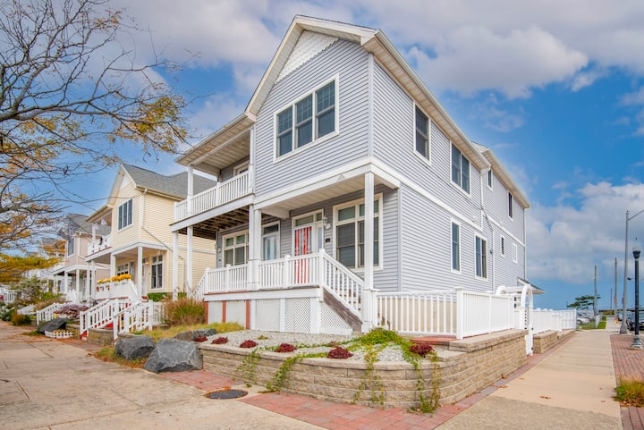 Coastal Retreat Ocean Views Nearby Boardwalk - Atlantic City, NJ
