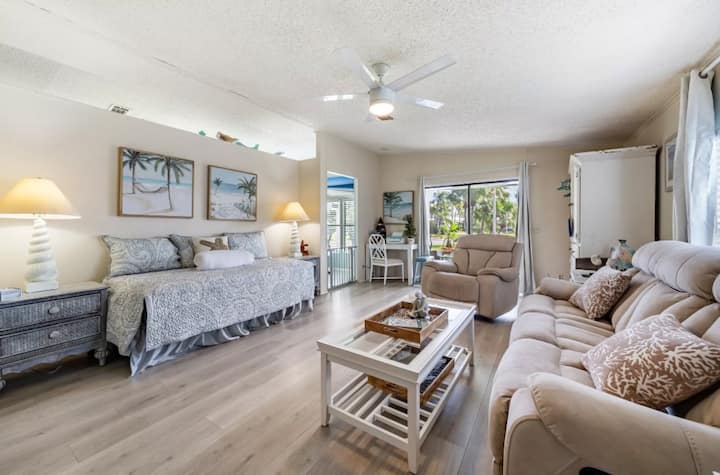 Lakeside Retreat; Peace At Margaritaville - Sebastian, FL