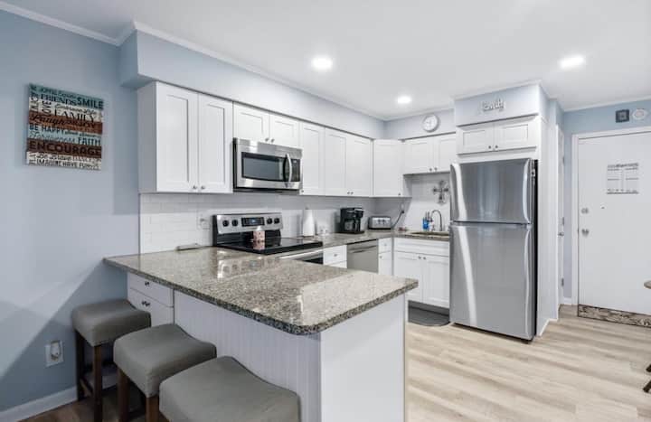 Ocean Condo In North Myrtle Beach - Beach Access! - North Myrtle Beach, SC