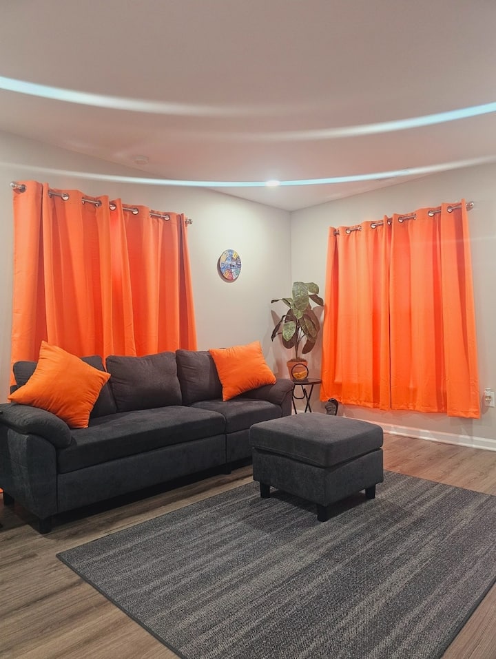 The Gway Getaway - Off The Street Parking. - Louisville, KY