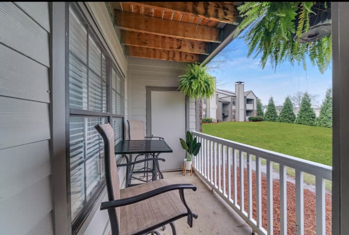 Modern Styled/business Travelers Pub/private Patio - Huntsville