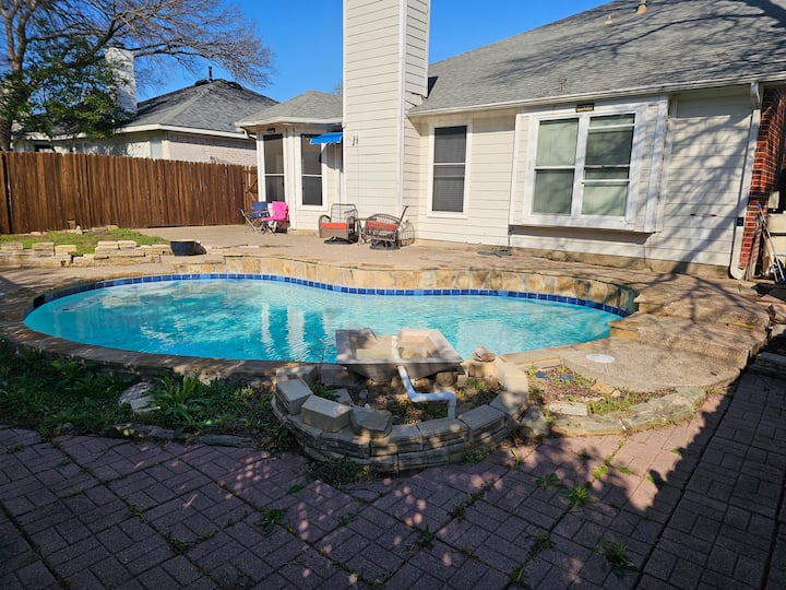 4 Bedroom 2.5 Bathroom A Conform Home With 2 Cars - Fort Worth, TX