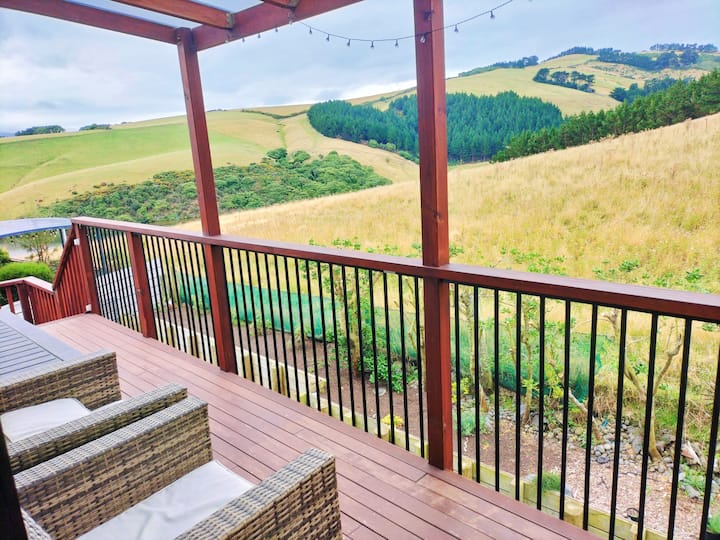 Spacious Beachside Sanctuary - Dunedin
