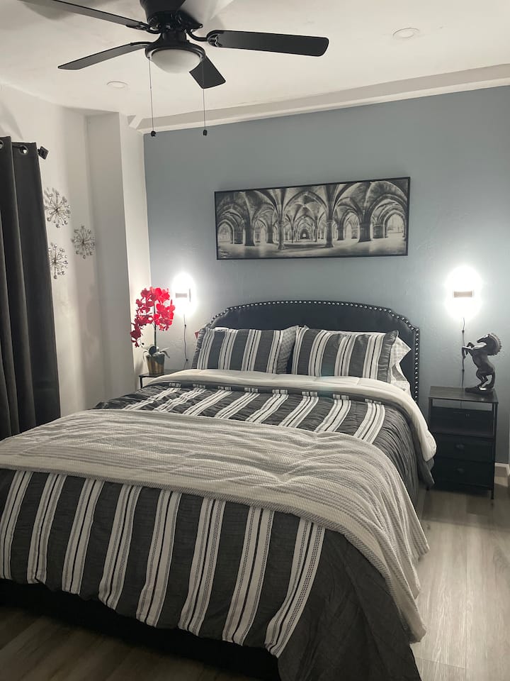 # 1 Modern, Private And Very Clean One Bedroom Apt - Glendale, AZ