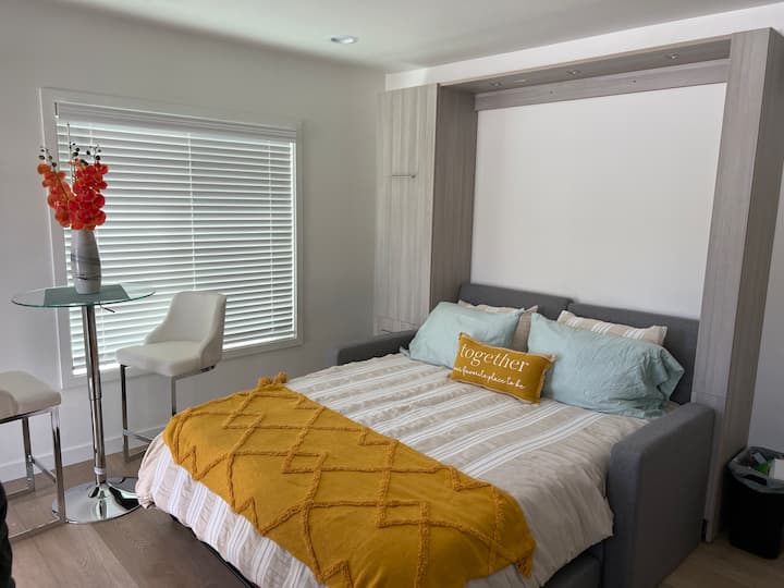 Private Cozy Cottage - Long Beach, CA