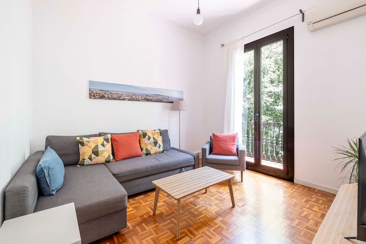 Near Jardinets De Gràcia. D. Hutb-009098 - Sant Adrià de Besòs