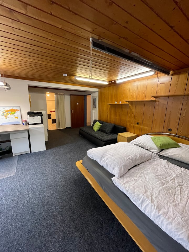 Biete Zimmer Im Familienhaus In München / Allach - Dachau