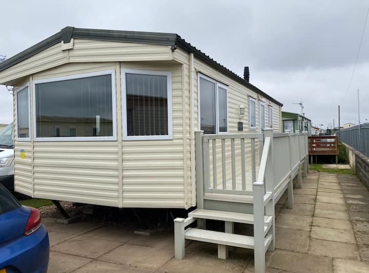 6 Berth Caravan Hire Close To Fantasy Island - Skegness
