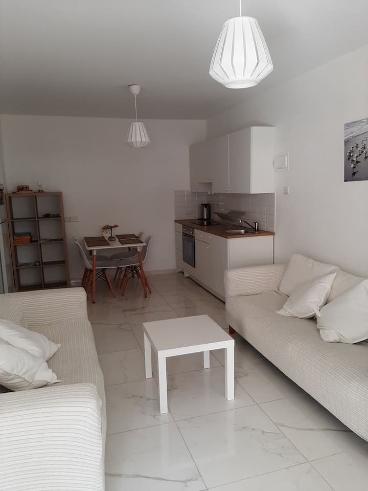 Paralimni- One Bedroom Apartment-up To Five People - Паралимни