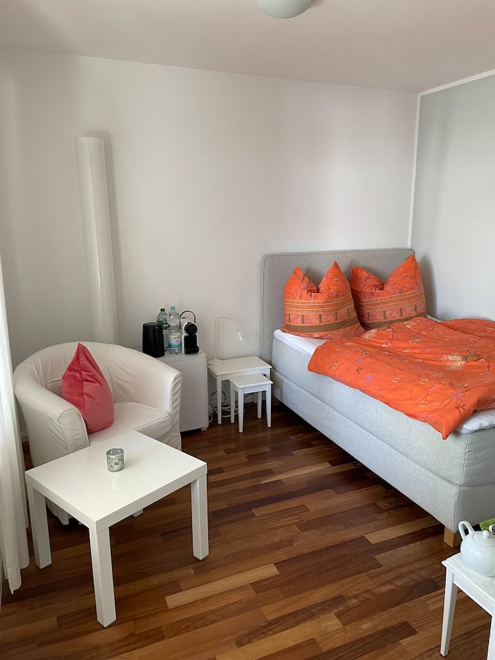 Zimmer Mit Separaten Eingang Und Eigenem Bad - Düsseldorf