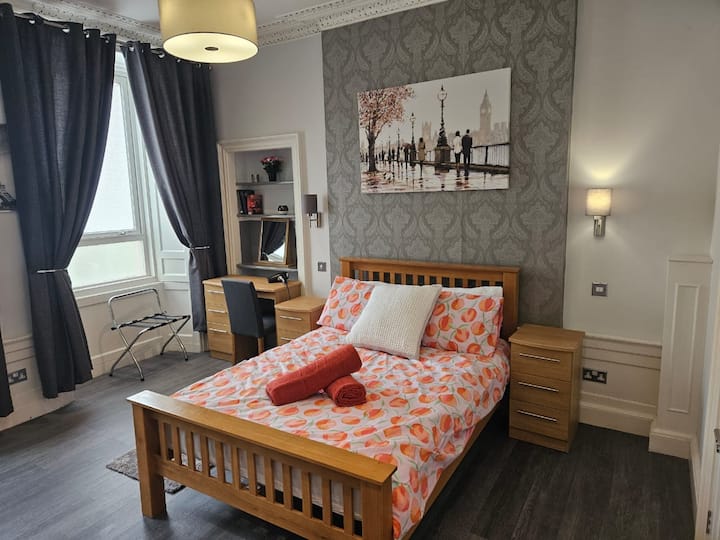 Old Town Fringe Apartment - Edinburgh