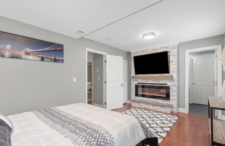 Queen Room With En-suit Bathroom Near Yale - Branford, CT