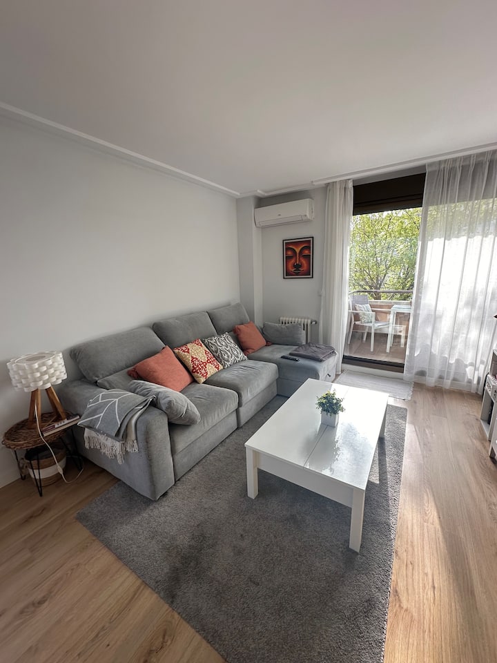 Apto Con Piscina, Luminoso Y Familiar - Majadahonda