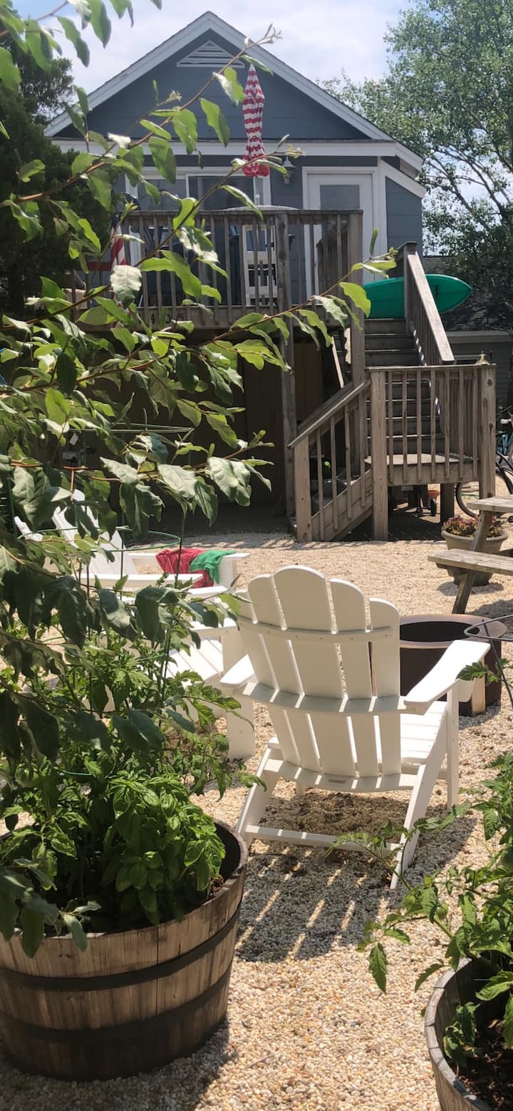 Red Rooster Cottage ~ 2 Living Spaces In One Home - Long Beach Island