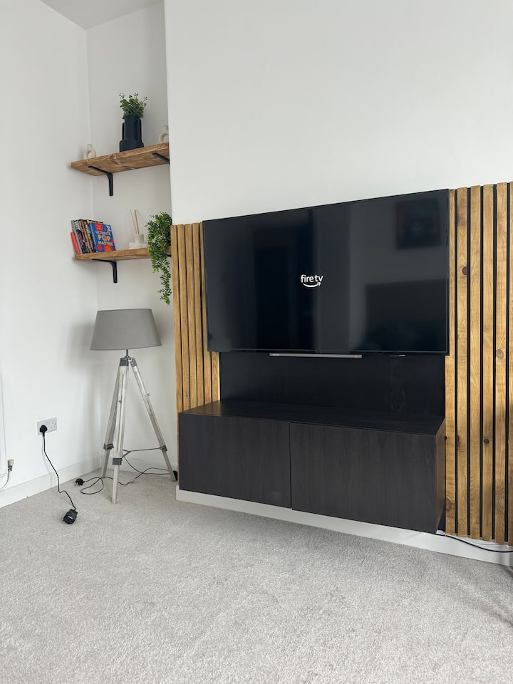 Stunning Central Apartment. Parking Included! - 카디프