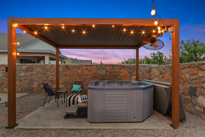 Pecan Palace – Luxe 4br W/ Hot Tub, Game Room & Ev - Las Cruces, NM